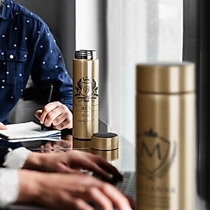 Maverton Personalized Travel Mug for man - Engraved 15,2 oz. vacuum insulated flask - Tea infuser - Gold Coffee Mug for Birthday - LED Temperature Display - Gadget for him - CROWN