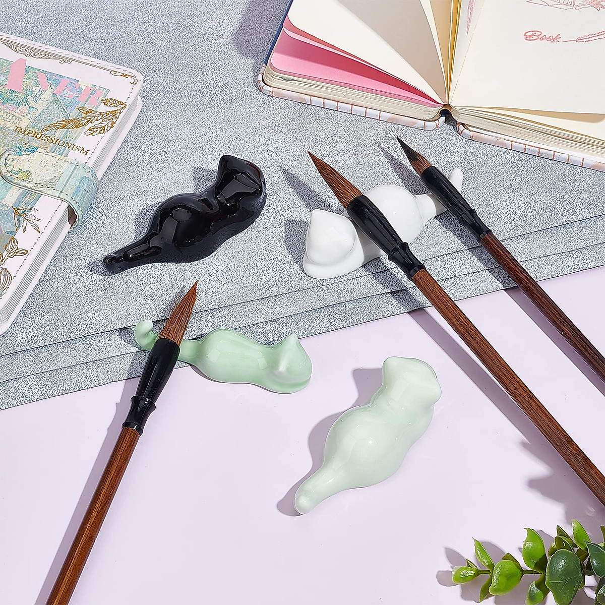 NBEADS 4 Pcs Cat Paint Brush Holder, Porcelain Brush Holder Chinese Painting Brush Rest Chopsticks Spoon Forks Knives Tableware Rest Set Ceramic Art Supply for Painting Writing Dinner Table
