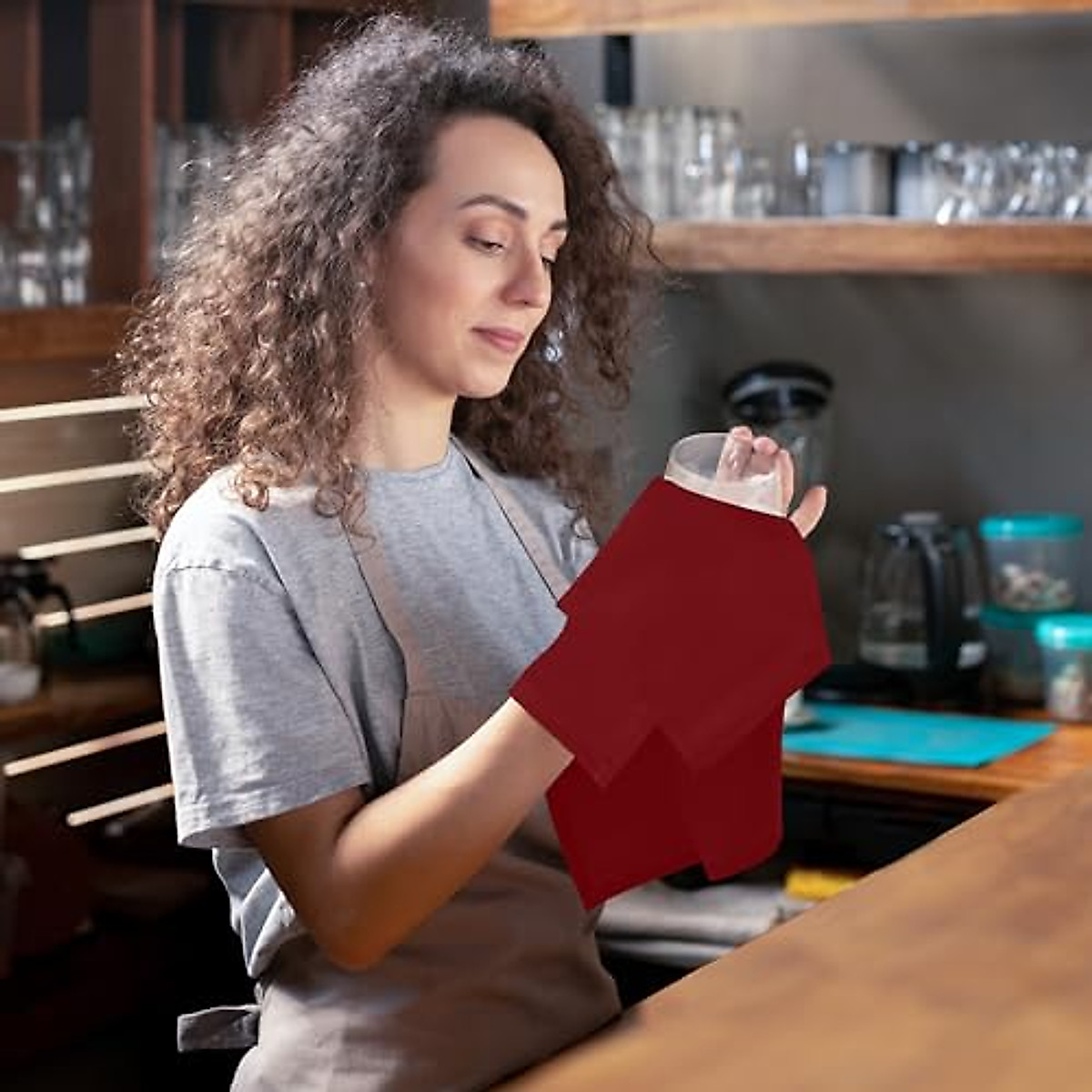 Utopia Home [24 Pack, Red] Cloth Napkins 17x17 Inches, 100% Polyester Dinner Napkins with Hemmed Edges, Washable Napkins Ideal for Parties, Weddings and Dinners