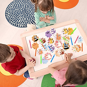 SURCVIO Valentines Day Gifts for Kids, 32 Pack Mini Bubble Wands with Valentines Animal Themes Greeting Cards for Kids, Valentine's Day School Prize Party Favor, Classroom Exchange Gift Set