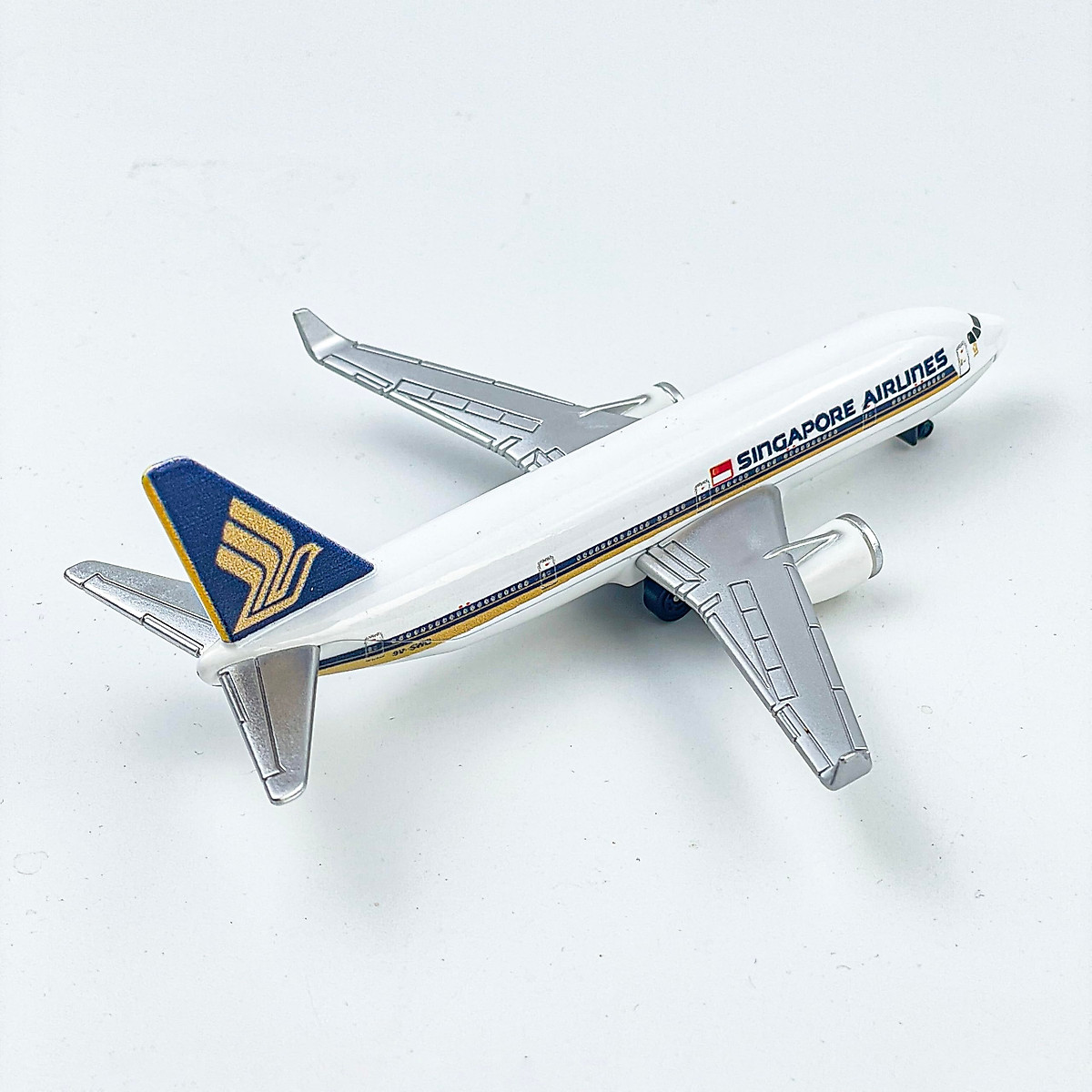 AVIAMUSE Singapore Airplane Model, Single Plane Die-cast Model Airplanes Planes Aircraft Suitable for Collection & Christmas, Birthday Gifts