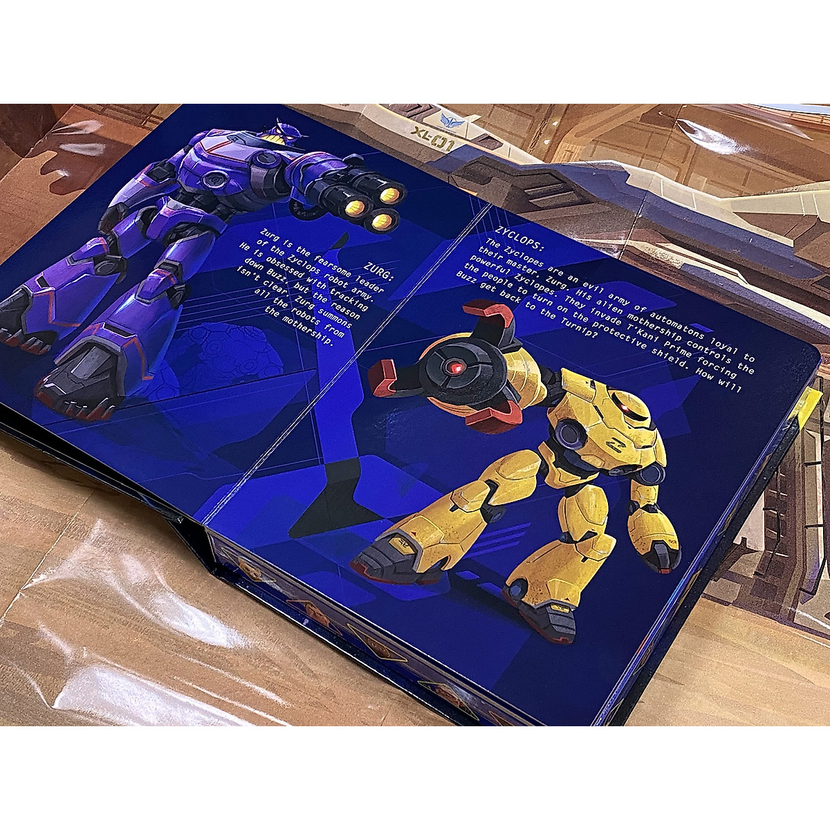 Disney / Pixar Lightyear My Busy Books - Storybook, 10 figurines, playmat