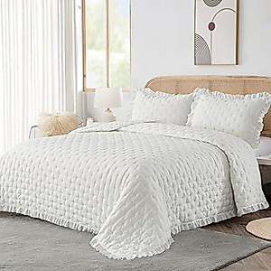 HIARUO 3-Piece Queen Quilt Set - Soft Warm Ultrasonic Reversible Pleated Ruffled Coverlet Bedspread Set (90 x 90 Inch) with 2 Pillow Sham (20 x 26 Inch), White