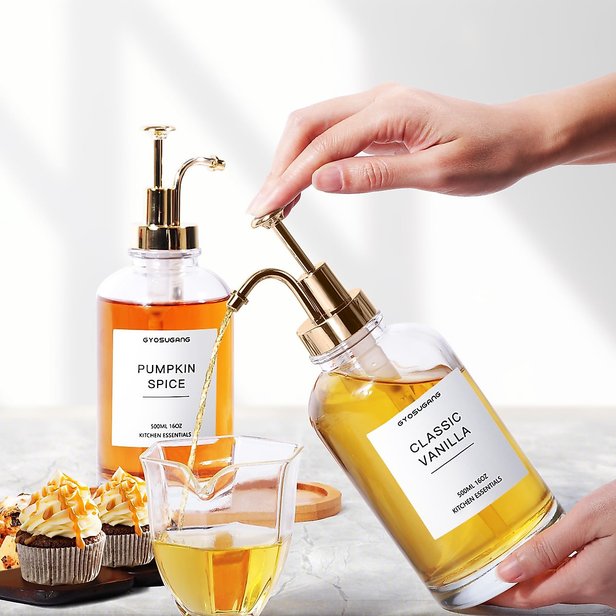 Syrup Dispenser, Coffee Syrup Dispenser for Coffee Bar, Simple Glass Syrup Bottle w 84 Labels and Bamboo Tray, Syrup Pump Dispenser 16.9 oz 500 ml, Set of 2, Gold, Coffee Bar Accessory