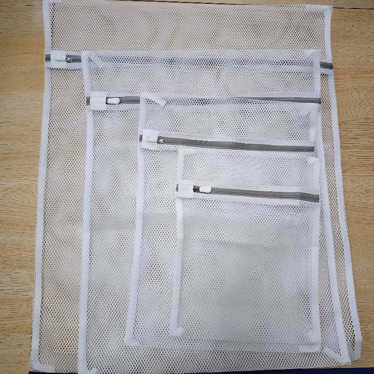 4Pcs Durable Honeycomb Mesh Laundry Bags for Delicates (1 XL 20 x 24 Inches, 1 L16 x 20 Inches,1 Medium 12 x 16 Inches, 1 Small 10 x 12 Inches)