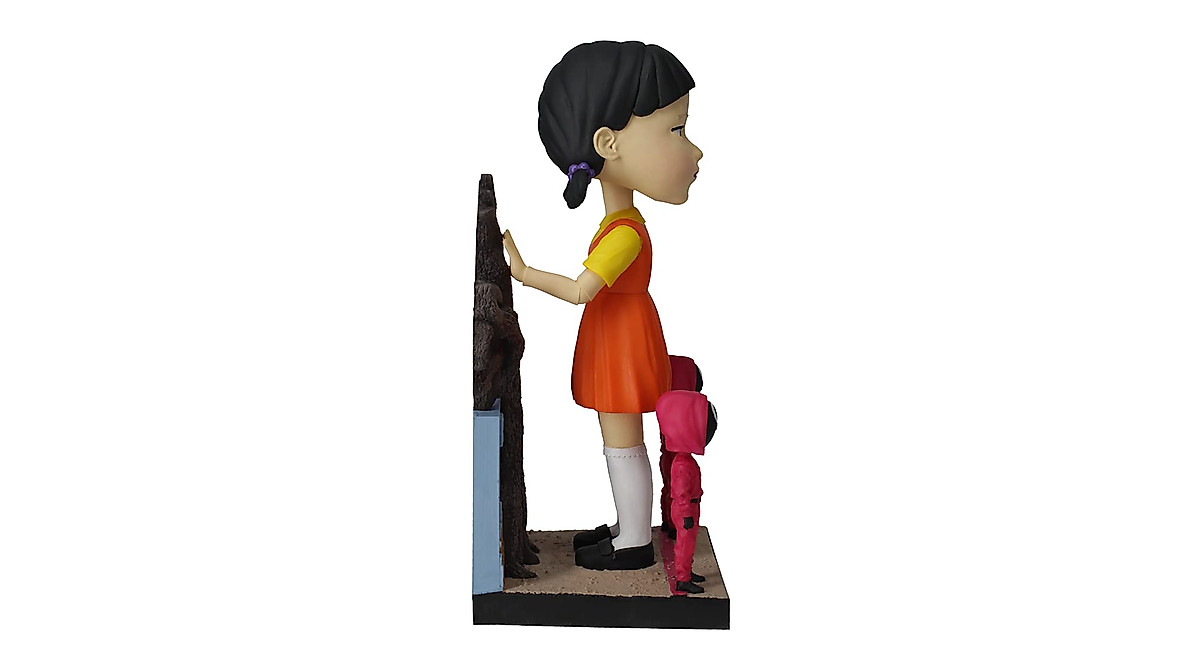 Collectible Royal Bobbles Squid Game Young-HEE Statue