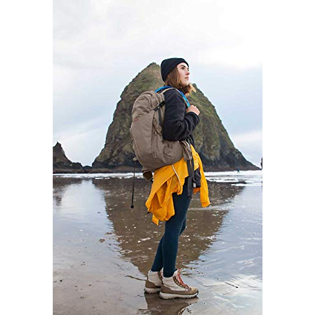 CamelBak Rim Runner 22 Hiking Hydration Pack – 85 oz , Charcoal/Graphite