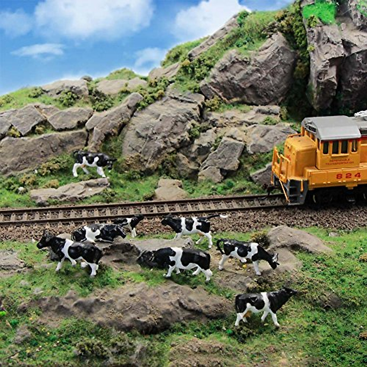 Farm Animals Figure Set,AN8704 36PCS 1:87 Well Painted Model Cows and Figures for HO Scale Model Train Scenery Layout Miniature Landscape New