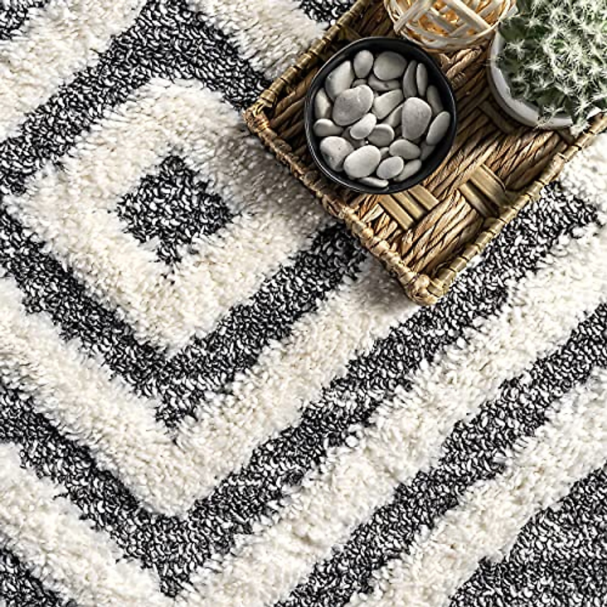 nuLOOM Saveah High Low Soft Shaggy Moroccan Diamond Tassel Area Rug, 4x6, Grey