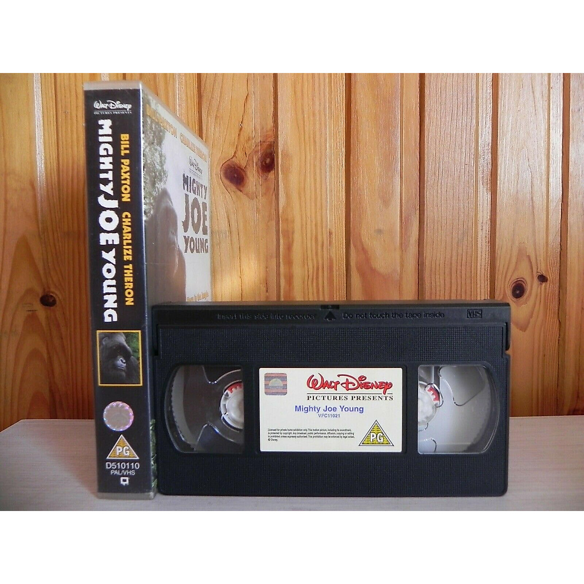 Dixie Paper Plates, 10 1/16 inch, Dinner Size Printed Disposable Plate, 54 count (1 pack of 54 Plates), Packaging and Design May Vary