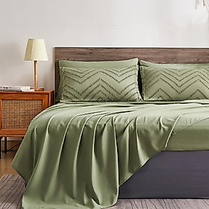 FLYMME Sage Green Queen Comforter Set with Sheets,Tufted Bed in a Bag 7 Pieces, Chevron Boho Shabby Chic Farmhouse Bedding Set,Soft Microfiber Comforter for ALL Season（Sage Green,90”*90”）