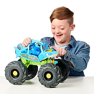 Heroes of Goo Jit Zu "Stretch and Strike Thrash Mobile! Vehicle with Missile Launcher and Stretchy, Goo Filled Exclusive Race Suit Thrash.