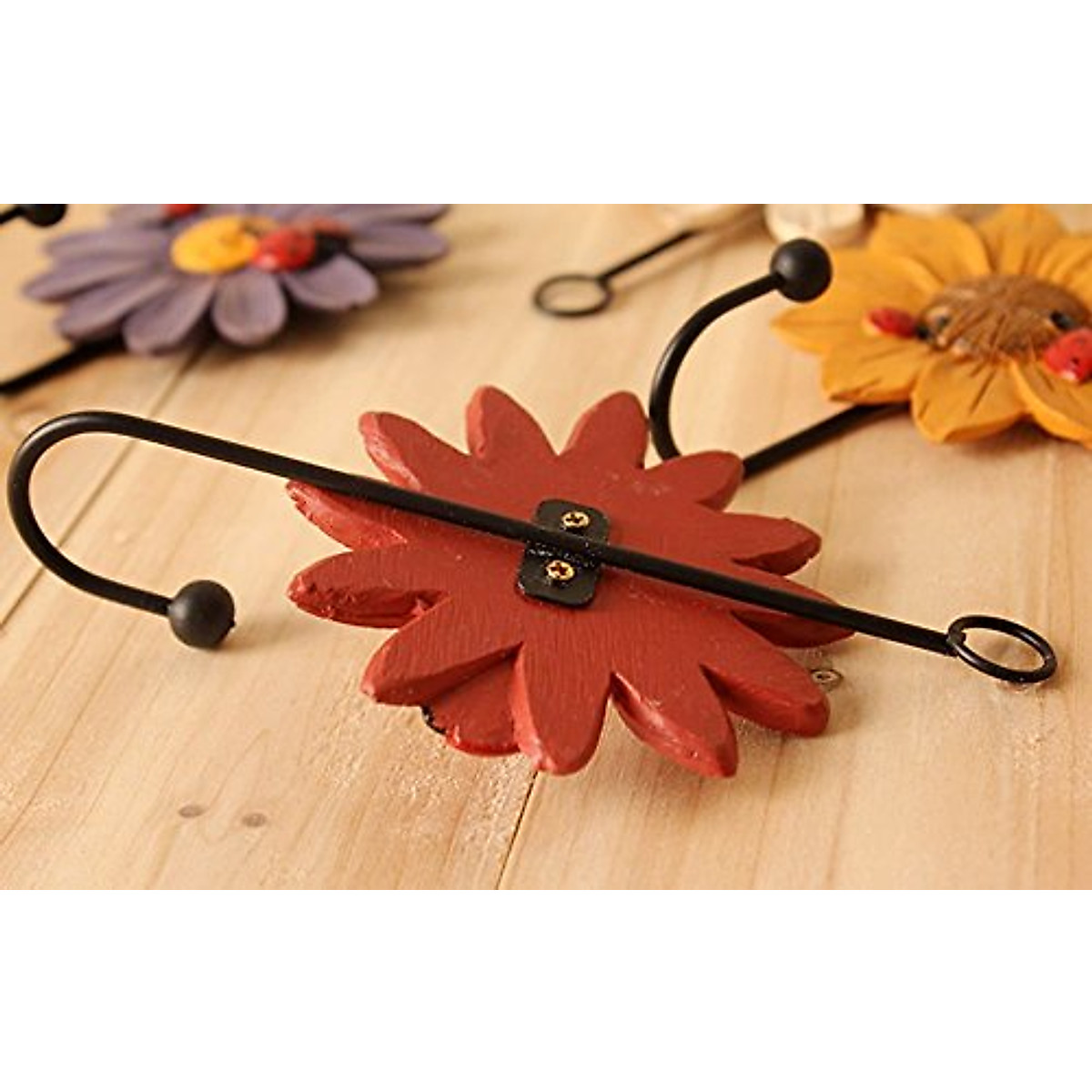 Creative Daisy Resin Wall Hooks Wall Mounted Art Flower Iron Hook Hand-Painted Hanging Coat / Hat /Key/ Towel Hooks Home Decoration(Set of 4)