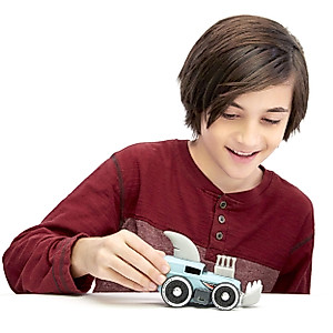 MGA Entertainment Wreck Royale Exploding Crashing Ricky Rodder Race Car with 4 Mix 'N Match Explosive Parts, Multicolor (565710)