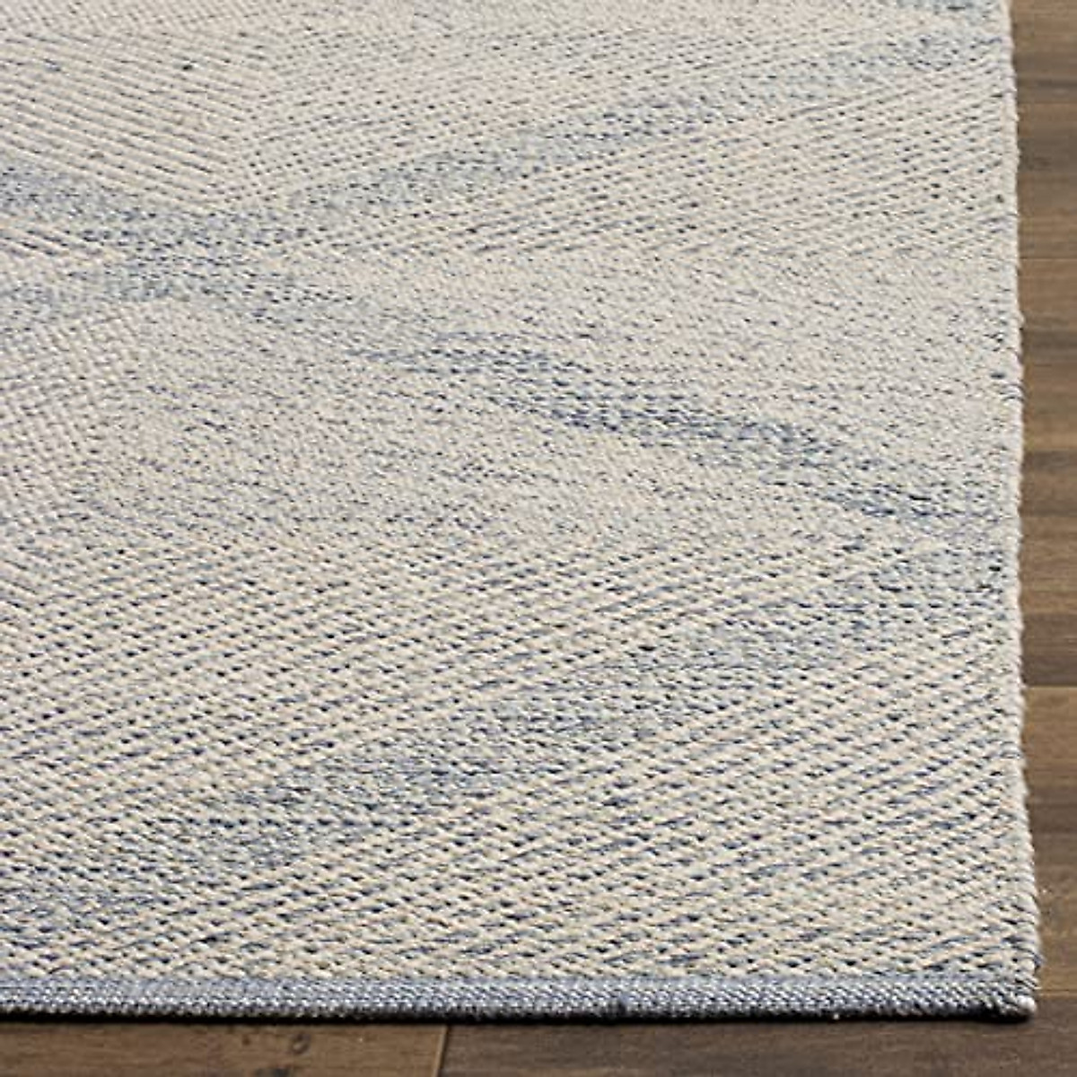 SAFAVIEH Montauk Collection Accent Rug - 3' x 5', Light Blue, Handmade Cotton, Ideal for High Traffic Areas in Entryway, Living Room, Bedroom (MTK821B)