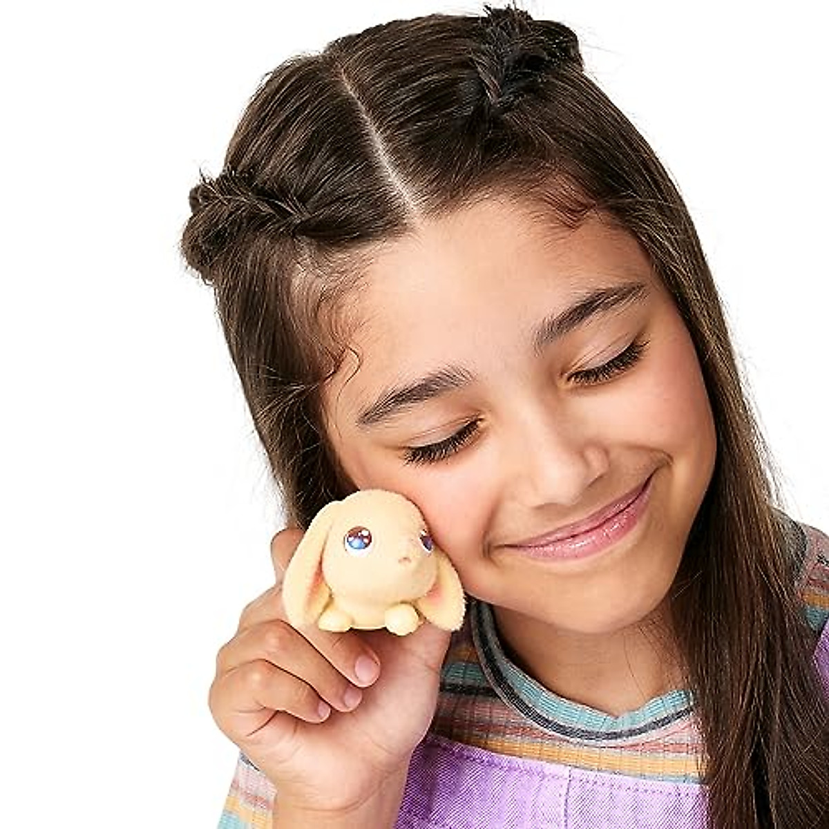 Little Live Pets - Mama Surprise Minis. Feed and Nurture a Lil' Bunny Inside Their Hutch so she can be a Mama. She has 2, 3, or 4 Babies with Surprise Accessories to Dress Up The Babies