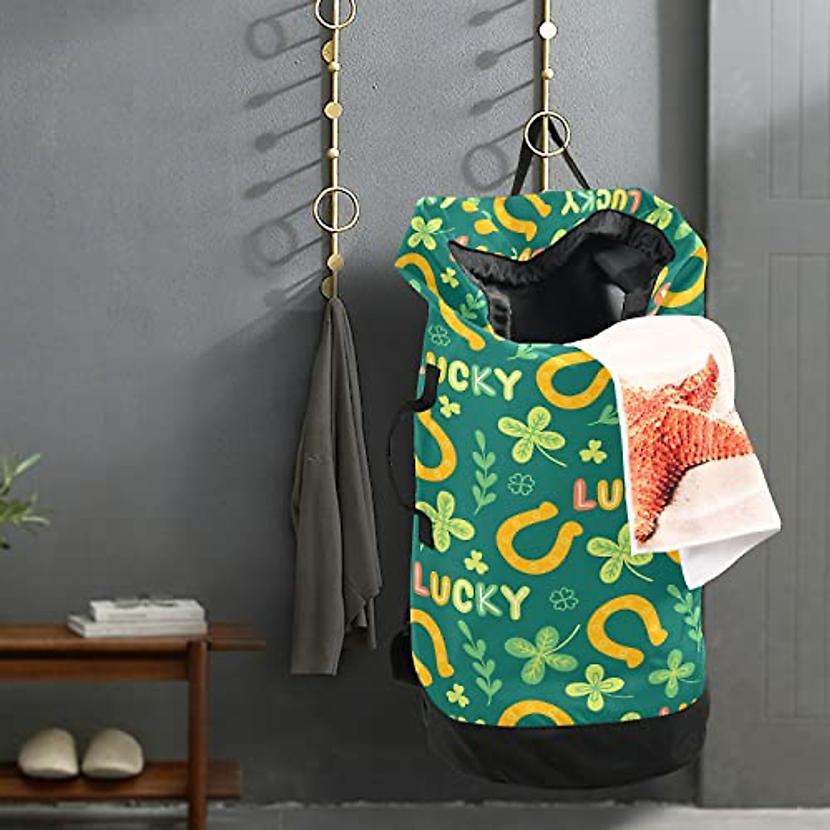 Oyihfvs St Patrick's Day Clover, Branch, Horseshoe, Letters and Quatrefoil Backpack Laundry Bag, Laundry Backpack with Shoulder Straps, Waterproof Nylon Clothes Hamper Bag for Men Women Yoga Backpack