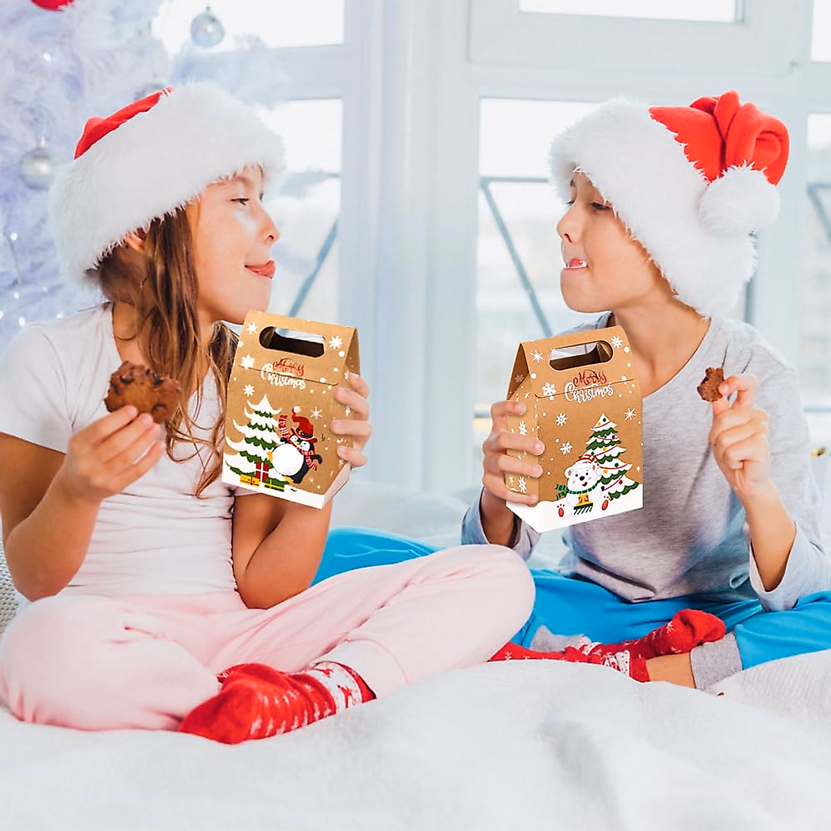 Vellibring 24PCS Christmas Kraft Candy Boxes,Christmas Kraft Paper Cookies Candy Treat Boxes Bags for Christmas Gift Wrapping Boxes Xmas Party Supplies Decorations