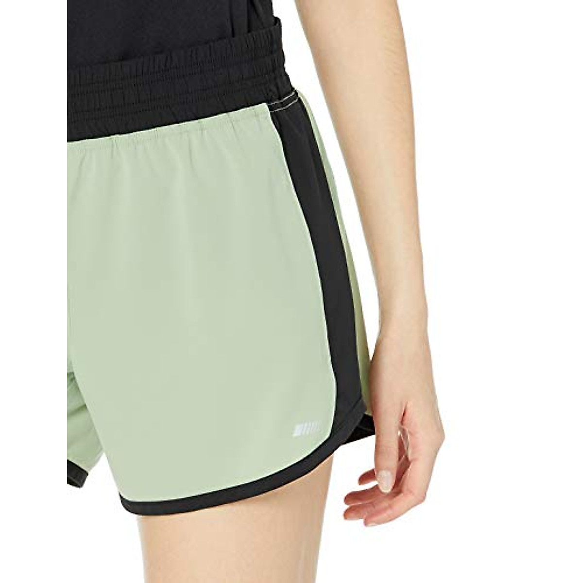 Amazon Essentials Women's 4" Stretch Woven Running Short, Light Green, Medium