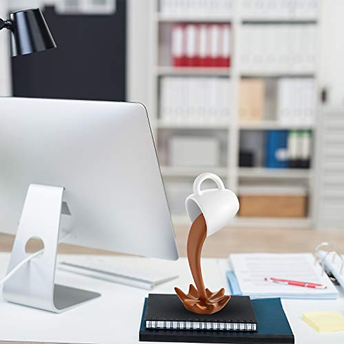 Jetec Floating Coffee Cup Sculpture Decoration Spilling Coffee Cup Sculpture Plastic Pouring Coffee Mugs Pouring Splash Coffee Cup Kitchen Decor for Family Friend Coffee Lover (Brown)