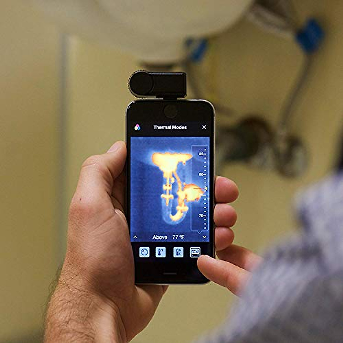 Seek Thermal Compact - All-Purpose Thermal Imaging Camera for iOS , Black - LW-AAA