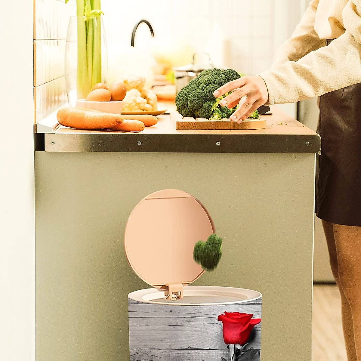 SHL96PZGX Small Trash Can with Lid Red Rose on Black and White with Wood Legs Wastebasket Round Garbage Bin for Kitchen, Bathroom, 1.8 Gallon - 7L