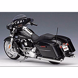 Maisto 2015 Harley Davidson Street Glide Motorcycle 1/12 Scale Pre-Built Model Black