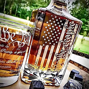 YJGS Whiskey Decanter Engraved We The People American Flag Decanter Set with 2 Glasses for Liquor Scotch Bourbon or Wine, Father's Day Patriotic Gift