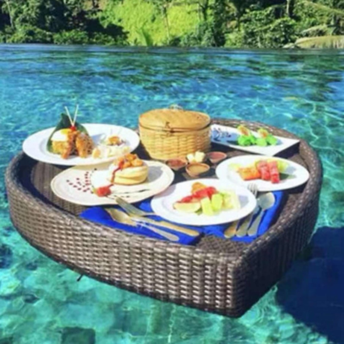 SHUI Rattan Woven Serving Tray, Food Tray with Handles Heart-Shaped Floating Tray Luxury Floating Serving Tray Table Bar Swimming Pool Floating Tray for Pool Serving Drin Black