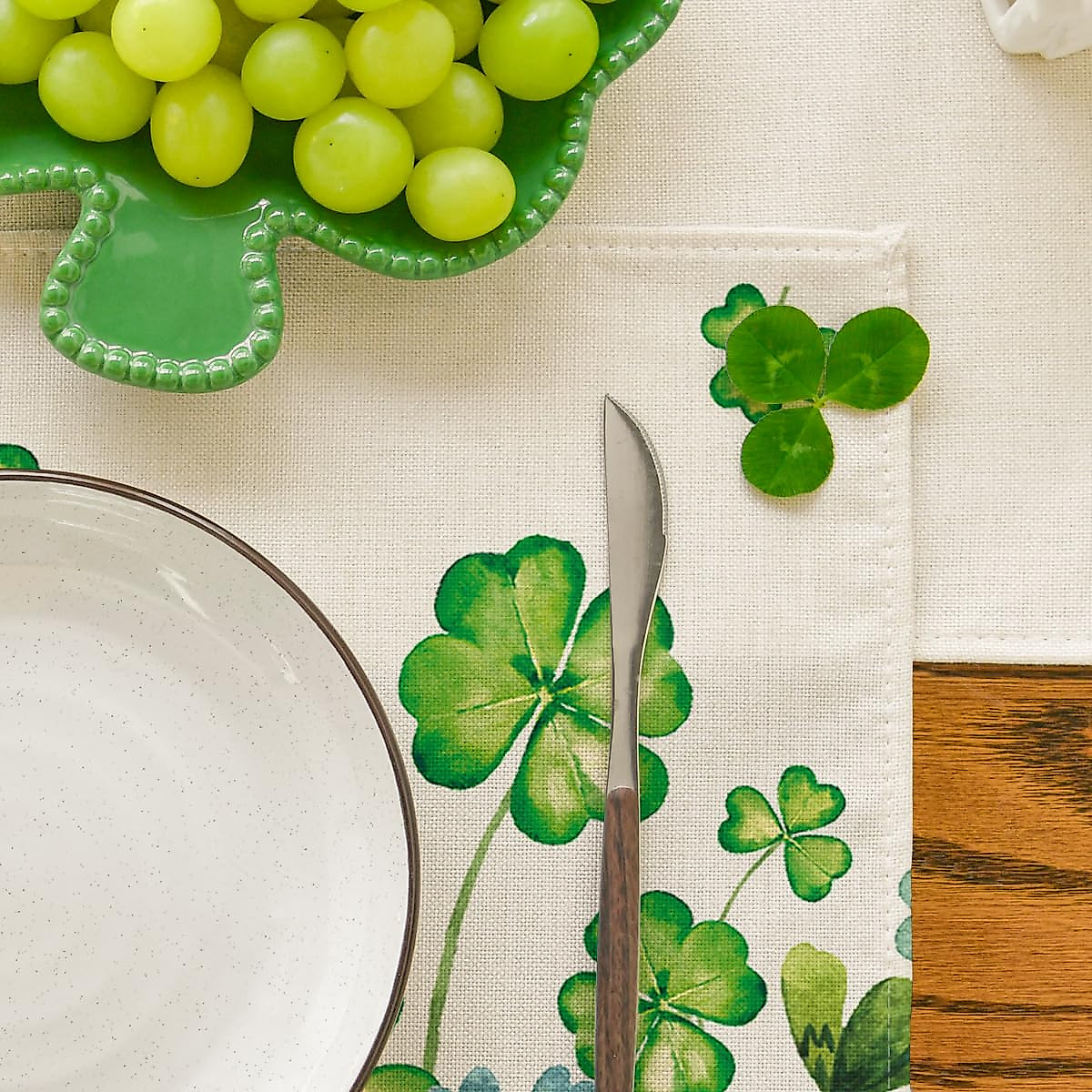 Artoid Mode Clover Shamrock St. Patrick's Day Placemats Set of 4, 12x18 Inch Seasonal Holiday Table Mats for Party Kitchen Dining Decoration