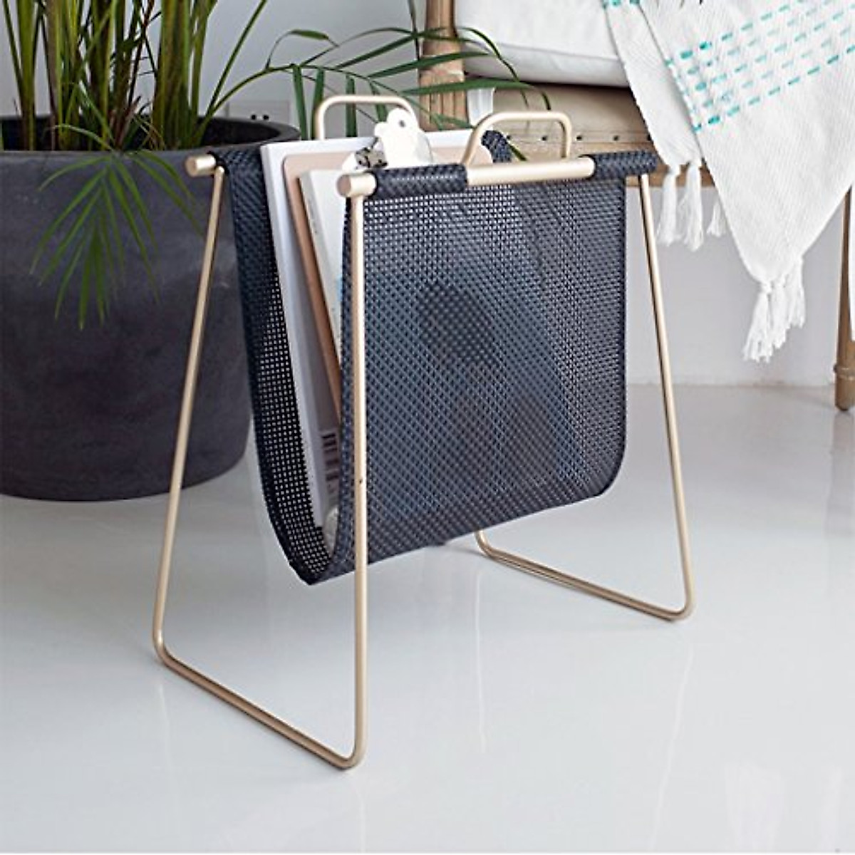 Newspaper Baskets Nordic Minimalist Magazine Rack U-Shaped Metal Shelf Floor-Mounted Living Room Bedroom Portable Storage Rack, Black
