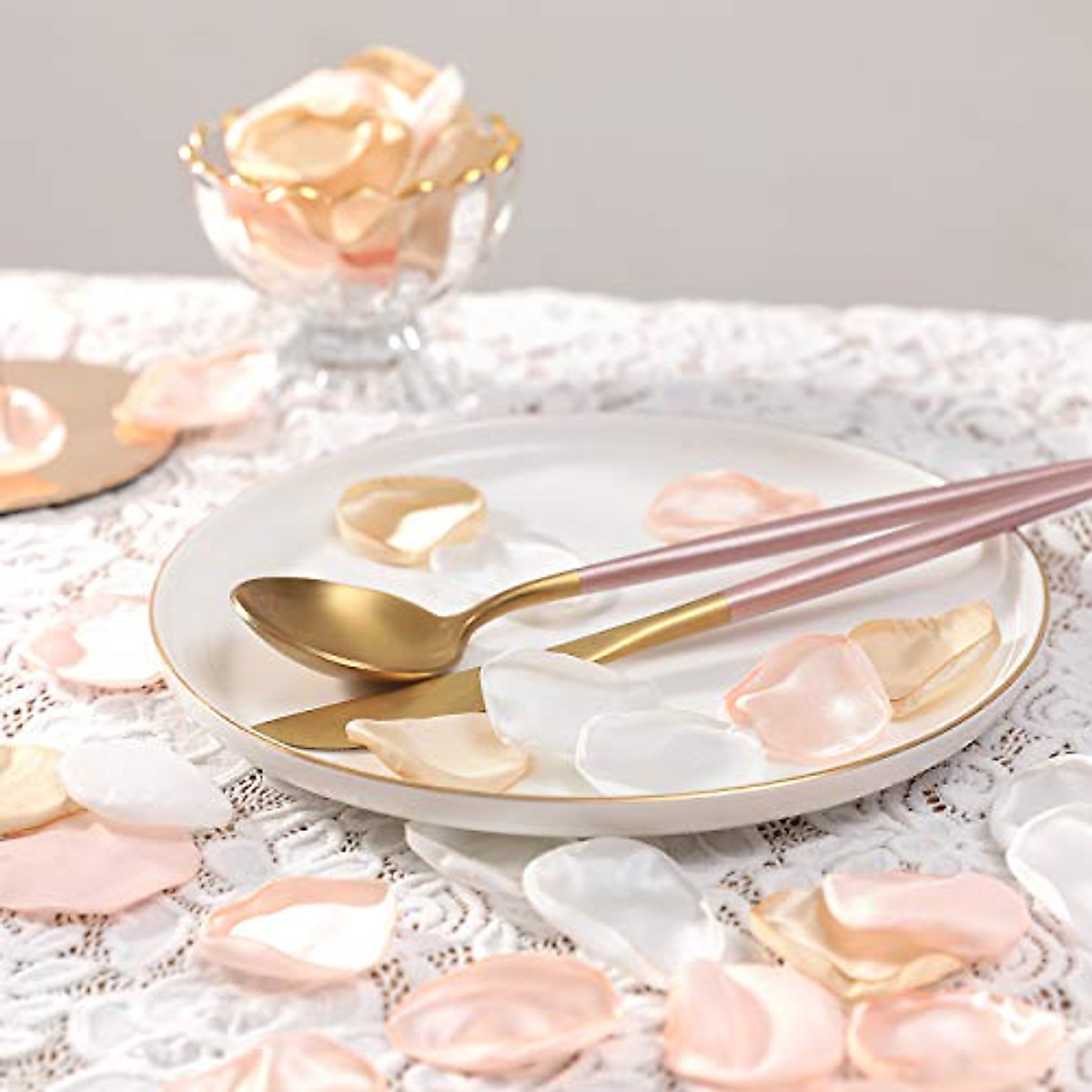 Gazeer 600pcs Rose Petals Silk Artificial Flowers Petals Flower Girl Scatter Petals Fake Scatter Petals for Wedding Table Centerpieces Party Dinner Table Decoration