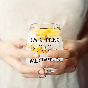 I'm Getting Meowied Funny Wine Glasses, Engagement Gift Wedding Gift or Bridal Shower Gift for Her Fiancee Bride Cat Lovers, Set of 2 Funny Stemless Wine Glasses, 15 Oz
