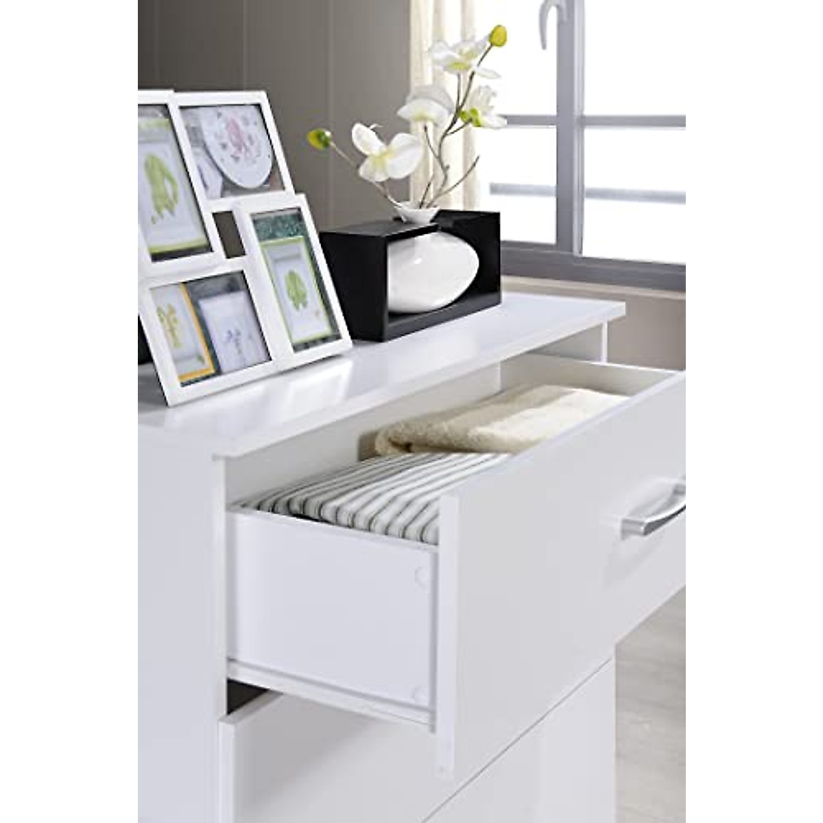 Hodedah 3 Chest of Drawers