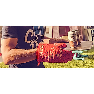 Daddio of The Patio Oven Mitt Funny Backyard BBQ Grilling Fathers Day Kitchen Glove Funny Graphic Kitchenwear Dad Joke Funny Food Novelty Cookware Red Oven Mitt