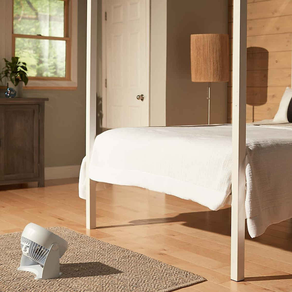 Honeywell HT-904 TurboForce Tabletop Air Circulator Fan, Small, White – Quiet Personal Fan for Home or Office, 3 Speeds and 90 Degree Pivoting Head