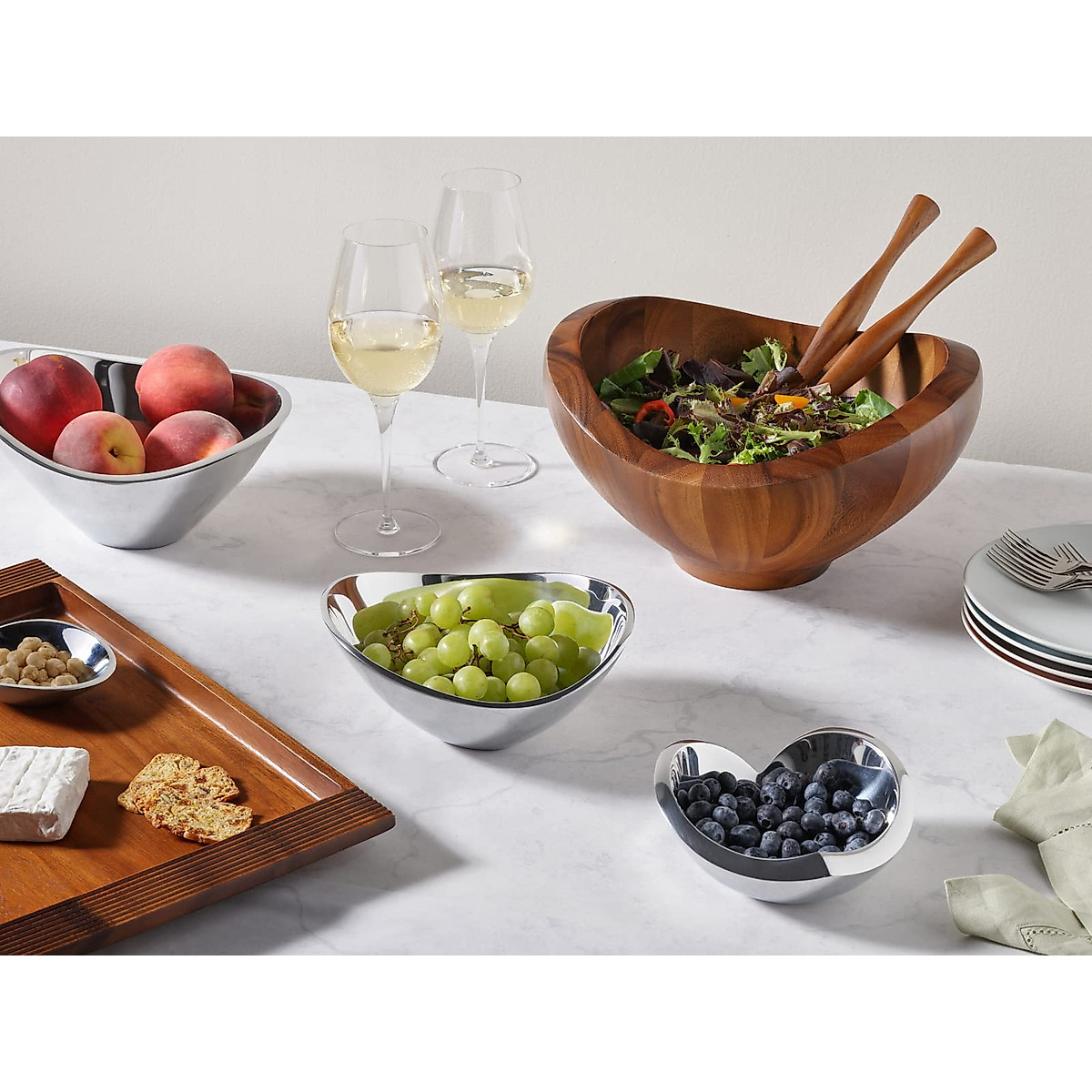 nambe Bella Salad Bowl with Servers | 3 Piece Wooden Salad Bowl Set with Serving Utensils | Acacia Wood Salad Tosser and Fruit Bowl | Housewarming Gift with Gift Box