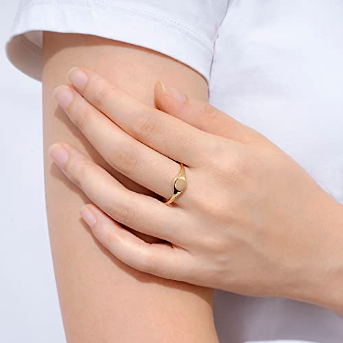 Amazon Essentials 14K Gold Plated Sterling Silver Round Signet Ring Size 6, Yellow Gold