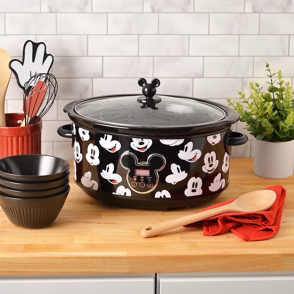 Disney Mickey Mouse 7-Quart Digital Slow Cooker with Sound - Food Warmer for Dips, Soup & More - Slow Cooker with Removable Stoneware - Kitchen Essential for Parties