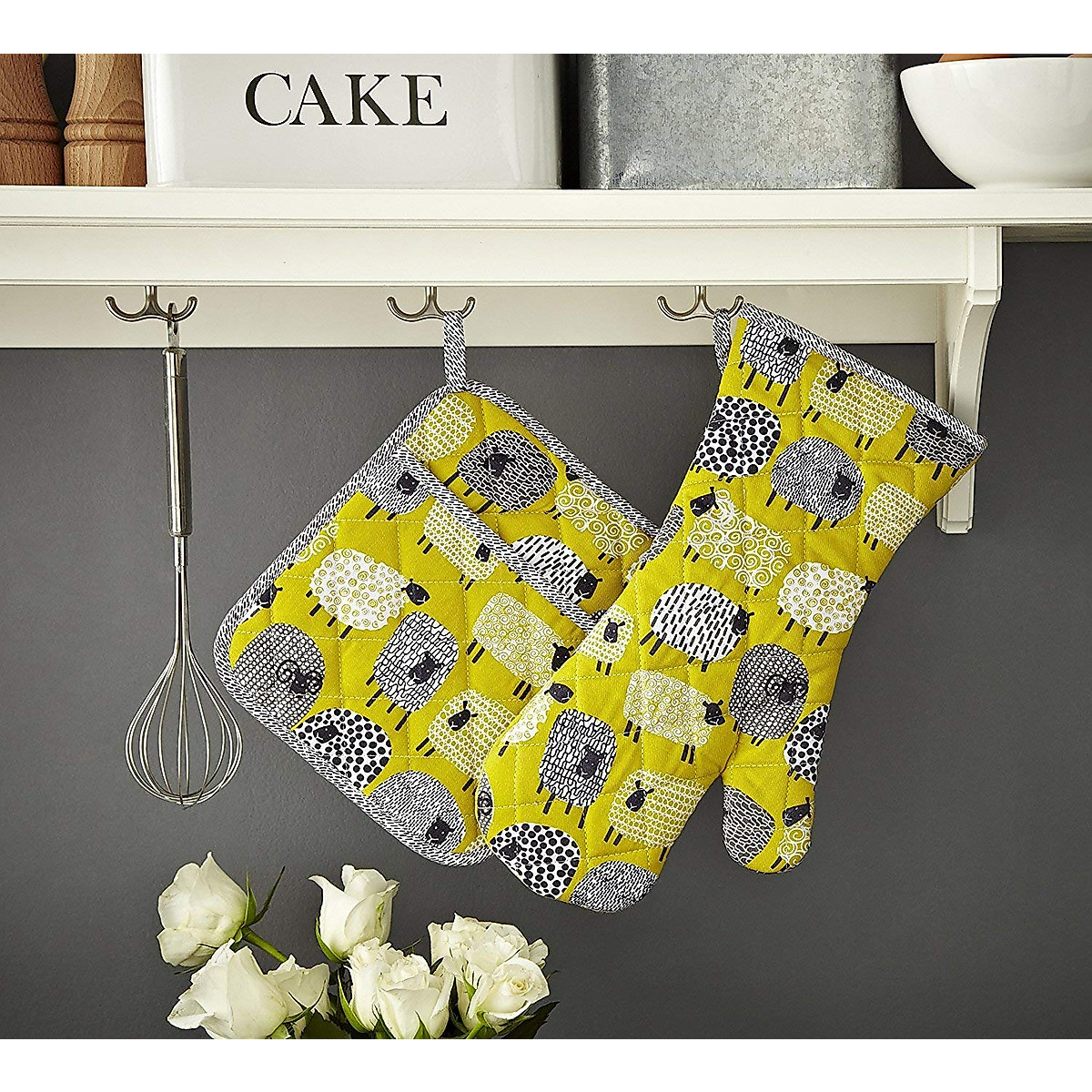 Ulster Weavers Dotty Sheep Cotton Single Gauntlet Oven Glove - with Cute Animal Hand Drawn Design, Yellow - 100% Cotton Oven Mitt - Cooking Gifts for Bakers & Chefs - Homeware & Kitchenware Range