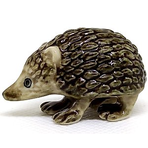 SSJSHOP Hedgehog Dollhouse Miniature Figurines Hand Painted Ceramic Animals Collectible Gift Home Garden Decor,