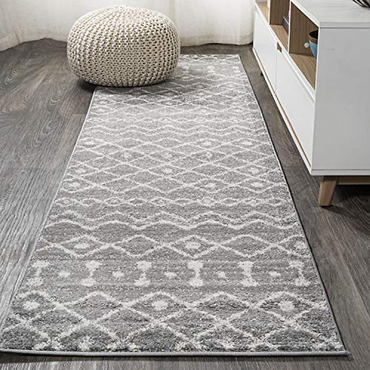 JONATHAN Y MOH208C-28 Aksil Moroccan Beni Souk Indoor Farmhouse Area-Rug Bohemian Minimalistic Geometric Easy-Cleaning Bedroom Kitchen Living Room Non Shedding, 2 ft x 8 ft, Gray/Cream