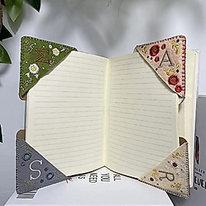 Personalized Hand Embroidered Corner Bookmark, 26 Letters Hand Stitched Felt Corner Letter Bookmark, Cute Flower Embroidery Bookmarks for Book Reading Lovers Meaningful Gift (M, Summer)