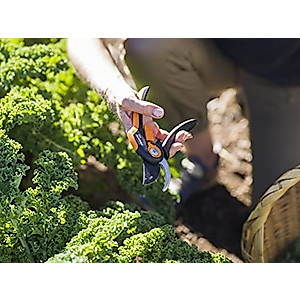 Fiskars SmartFit Pruner Bypass P68, Cutting Diameter Adjustable Up to 2.4 cm, Steel Blades with Non-stick Coating/Fiberglass ReinForced Plastic Handles, Length:20 cm, Black/Orange, 1001424