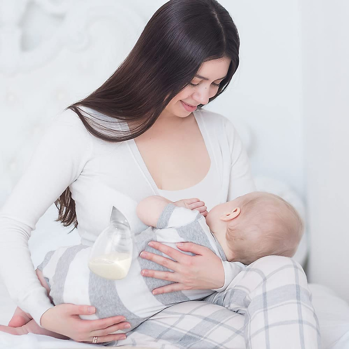 haakaa Manual Breast Pump Petal Silicone Breast Pump with Flower Stopper & Silicone Strap Breastfeeding Essentials Set (7oz/200ml, New Version)