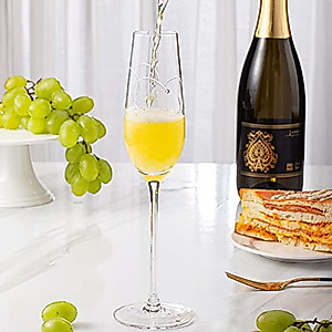 VARLKA Champagne Flutes set of 2, Bride and Groom Wedding Toasting Champagne Glasses with Love Heart Decorated with Real Crystals, Wine Glasses, Wedding Gifts for Couple Engagement gifts