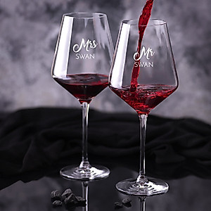 Maverton Couple wine glasses - Personalized wine glassware for newlyweds - Wine set for Wedding - For Christmas - Stylish Set of 2 glasses for friends - For anniversary - MR&MRS