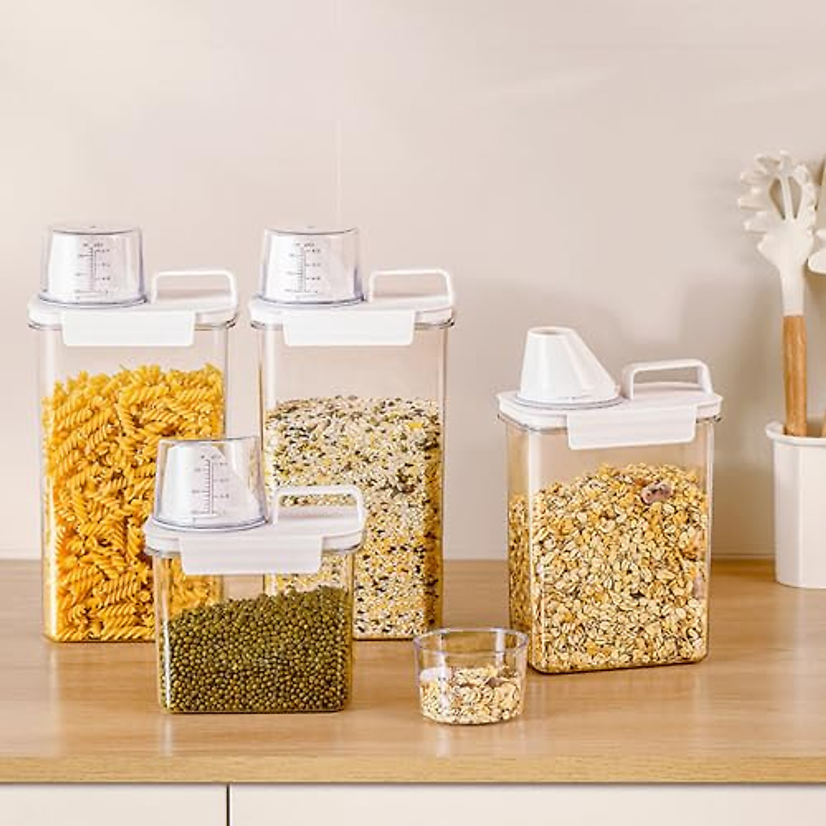 Food Storage Container, Kitchen Storage Box, Plastic Sealed Kitchen Storage Container, Transparent Food Storage Box, Kitchen Grain Container, with Measuring Cup (0.6Gal,1 Pcs)