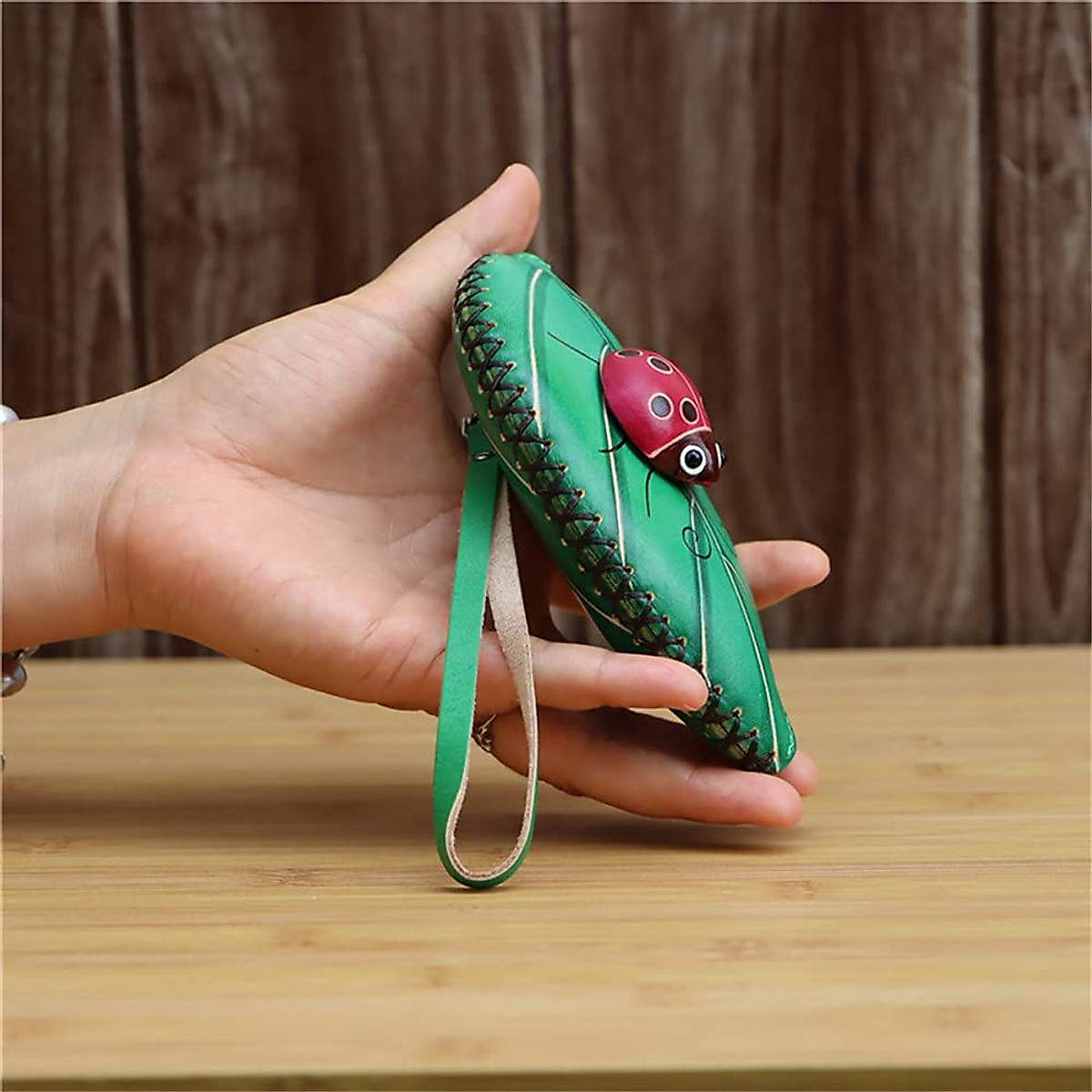 Fanyixuan Ladies Leaf Ladybug Leather Coin Purse Can Put Coin Clutch Bag Handmade Leather Creative Key Case (Green)