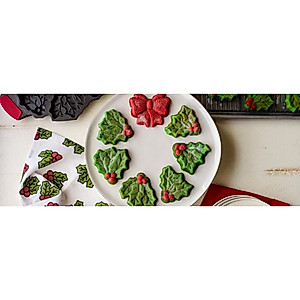 Lodge Cast Iron Holiday Wreath Pan 14.69 inch